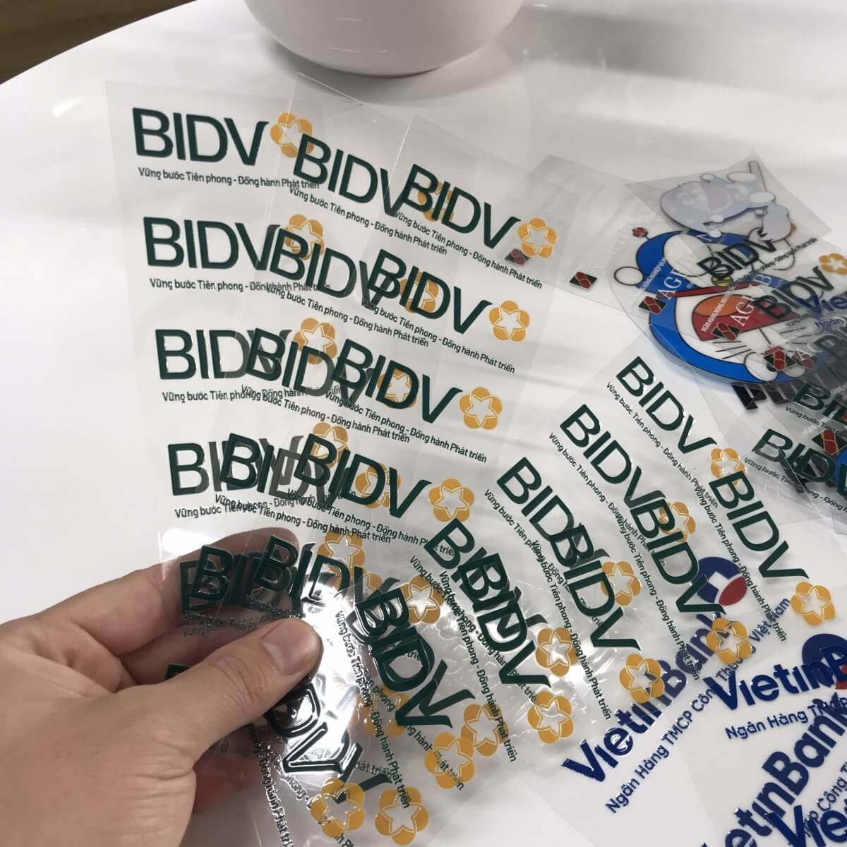 TEM UV DTF LÀ GÌ ? MUA MÁY IN TEM NỔI, TEM UV DTF